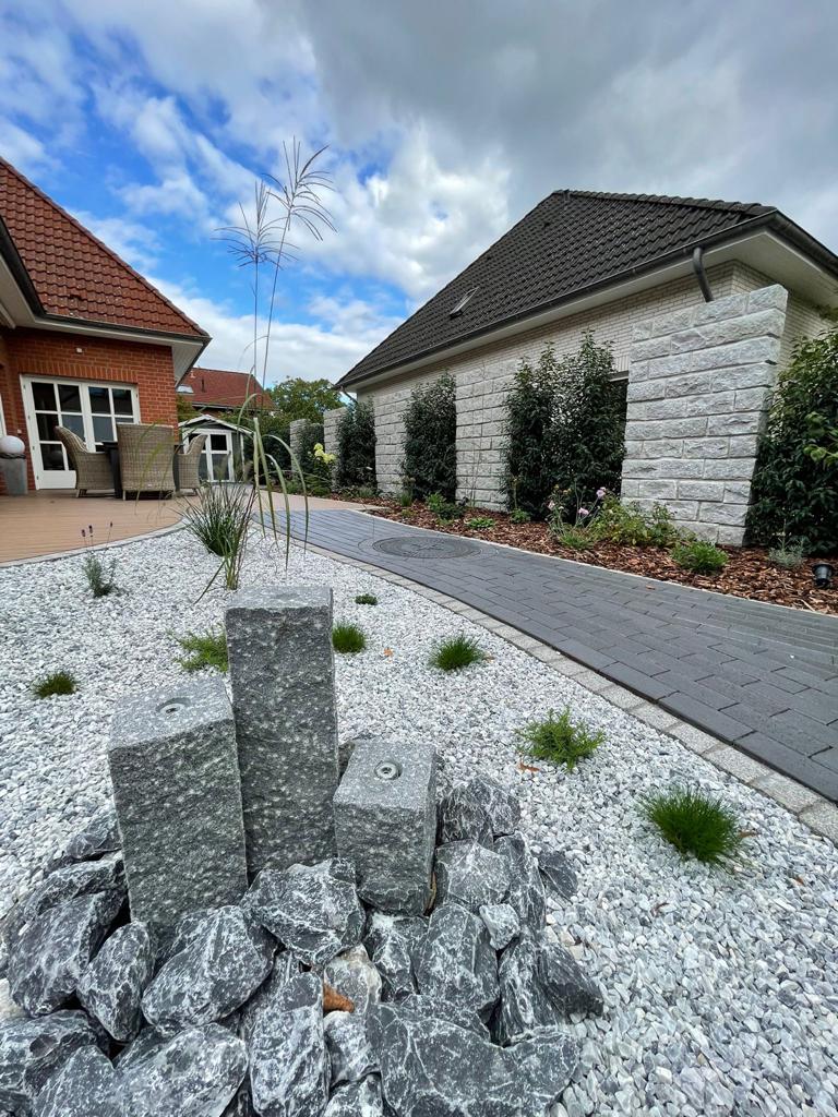 Trockenmauer/Naturstein • Woltjen Garten- und Landschaftsbau