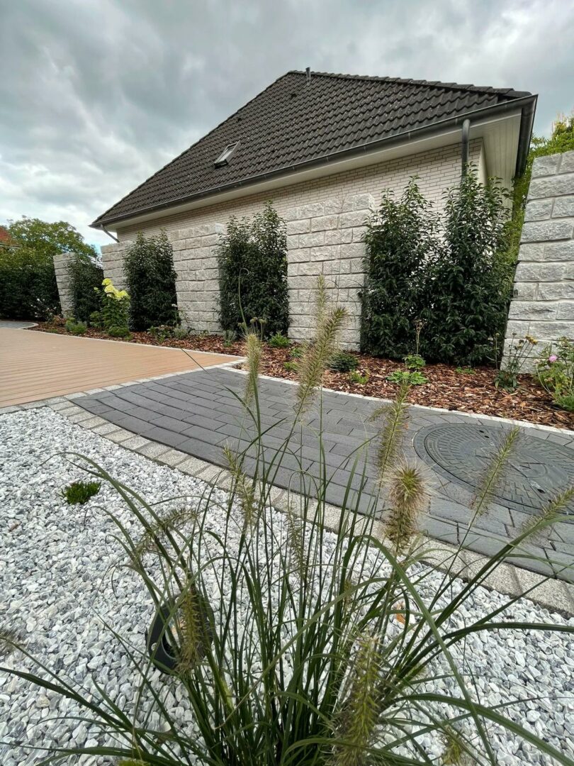 Trockenmauer/Naturstein • Woltjen Garten- und Landschaftsbau